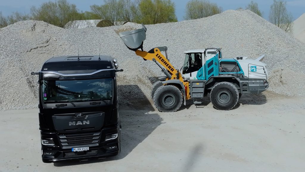 Liebherr, MAN and Daimler Truck present the future of low-emission ...