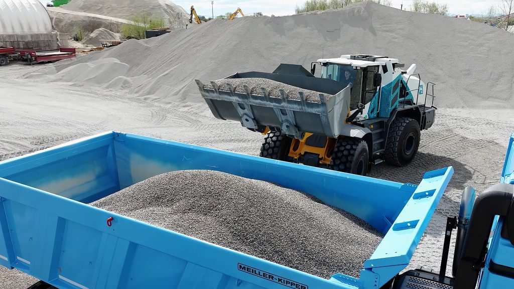 Liebherr, MAN and Daimler Truck present the future of low-emission ...